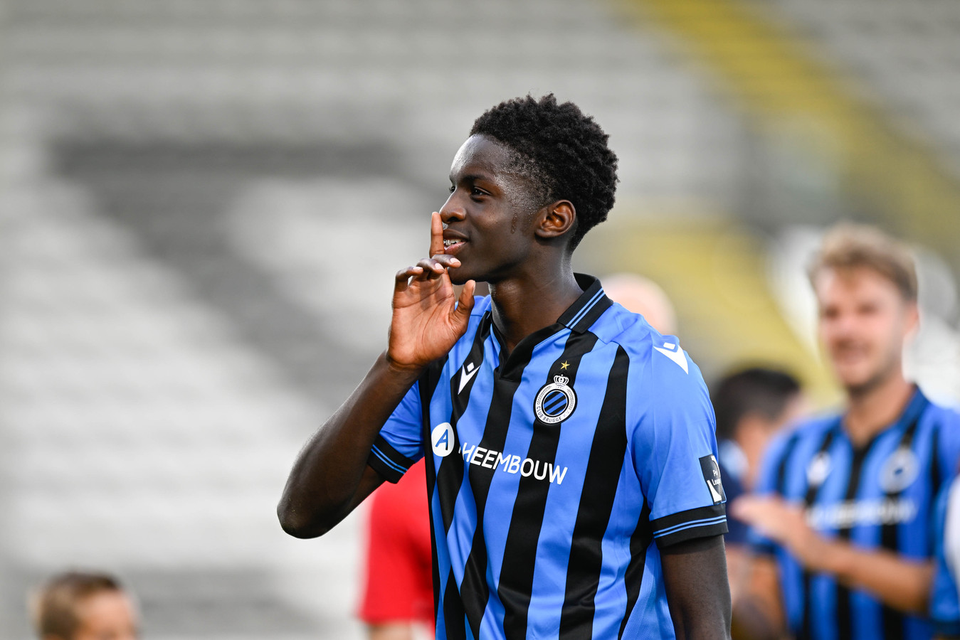 Club-talent Noah Mbamba trekt in de zomer transfervrij naar Leverkusen ...