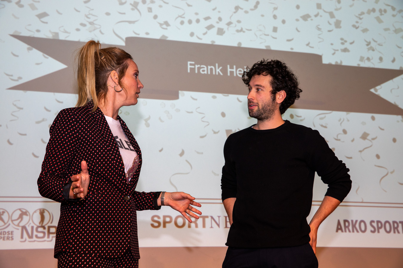 ‘Buiten de lijnen’ over vergeten voetballers is beste sportboek van ...