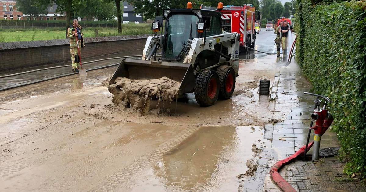 Felle regen veroorzaakt modderstroom op Berendries in Brakel | Brakel ...