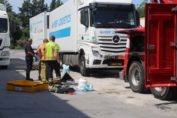 Brandweer ruimt mazout op site LAR op | Menen | hln.be