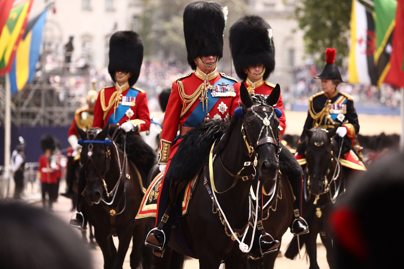 Britten vieren eerste verjaardagsparade van koning Charles | Foto | ed.nl