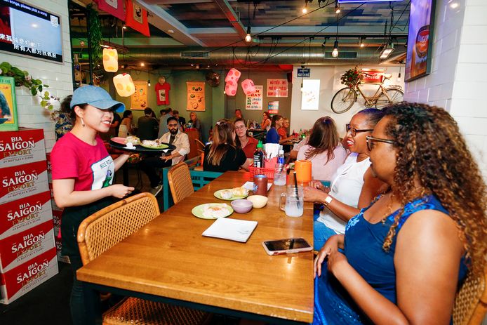 Straatvoer van kleurrijk restaurant Anan is héérlijk: ‘Veel keus ...