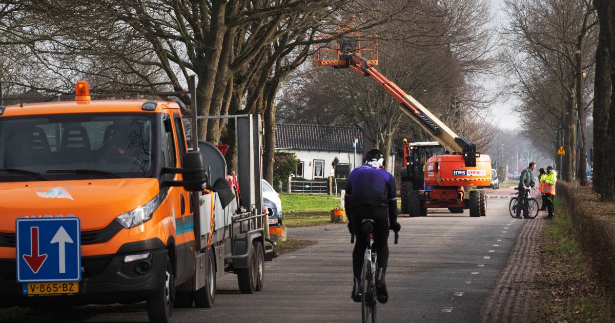 Parkeerhavens weggehaald langs de N327: flinke omleidingen tussen ...