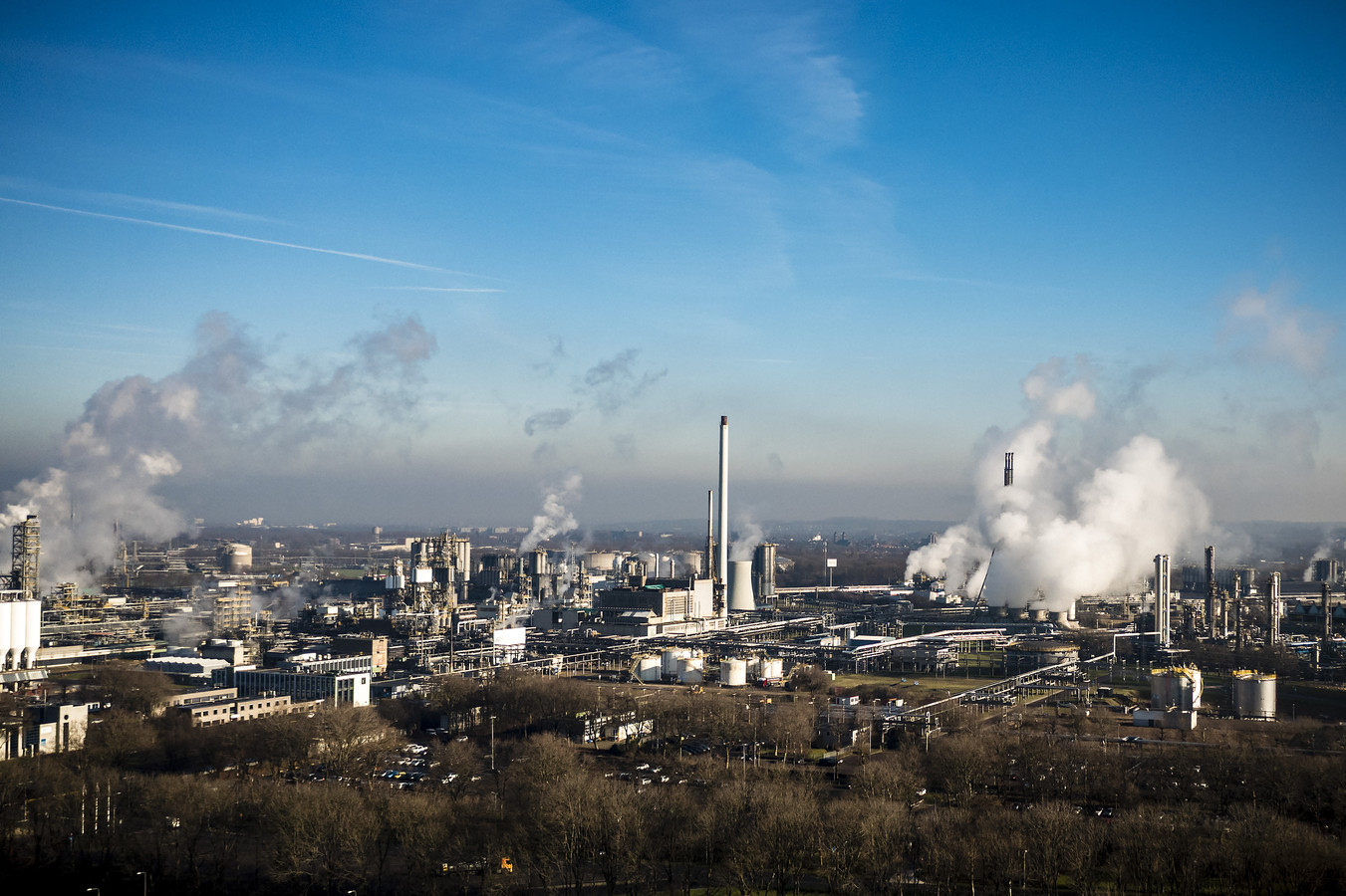 Dwars door de Peelstreek komt een kilometerslange snelweg voor kabels ...