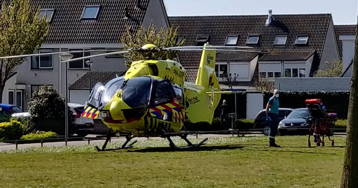 Betonblok van 500 kilo raakt los van hei-installatie en komt op vrouw ...