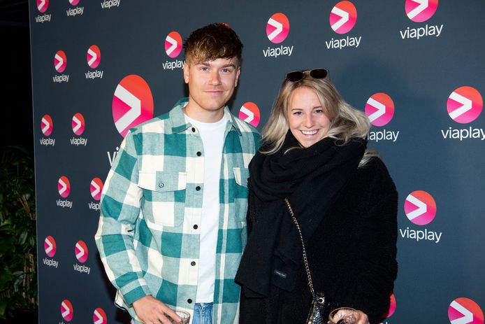 Vlogger Dee bevallen van dochtertje Elin Júne | Show | AD.nl