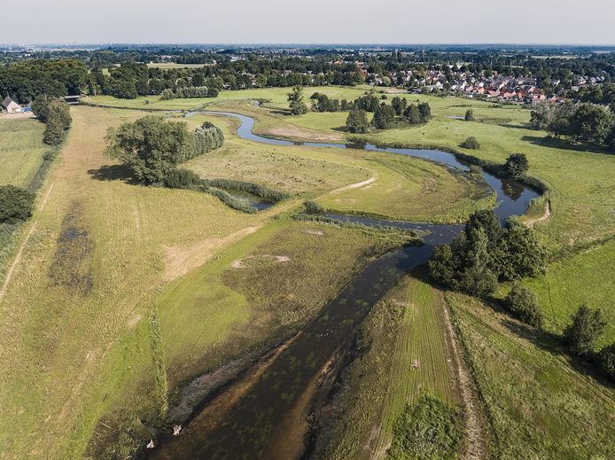 Kronkelen mag weer, beken uit hun strakke keurslijf bevrijd | Uden ...