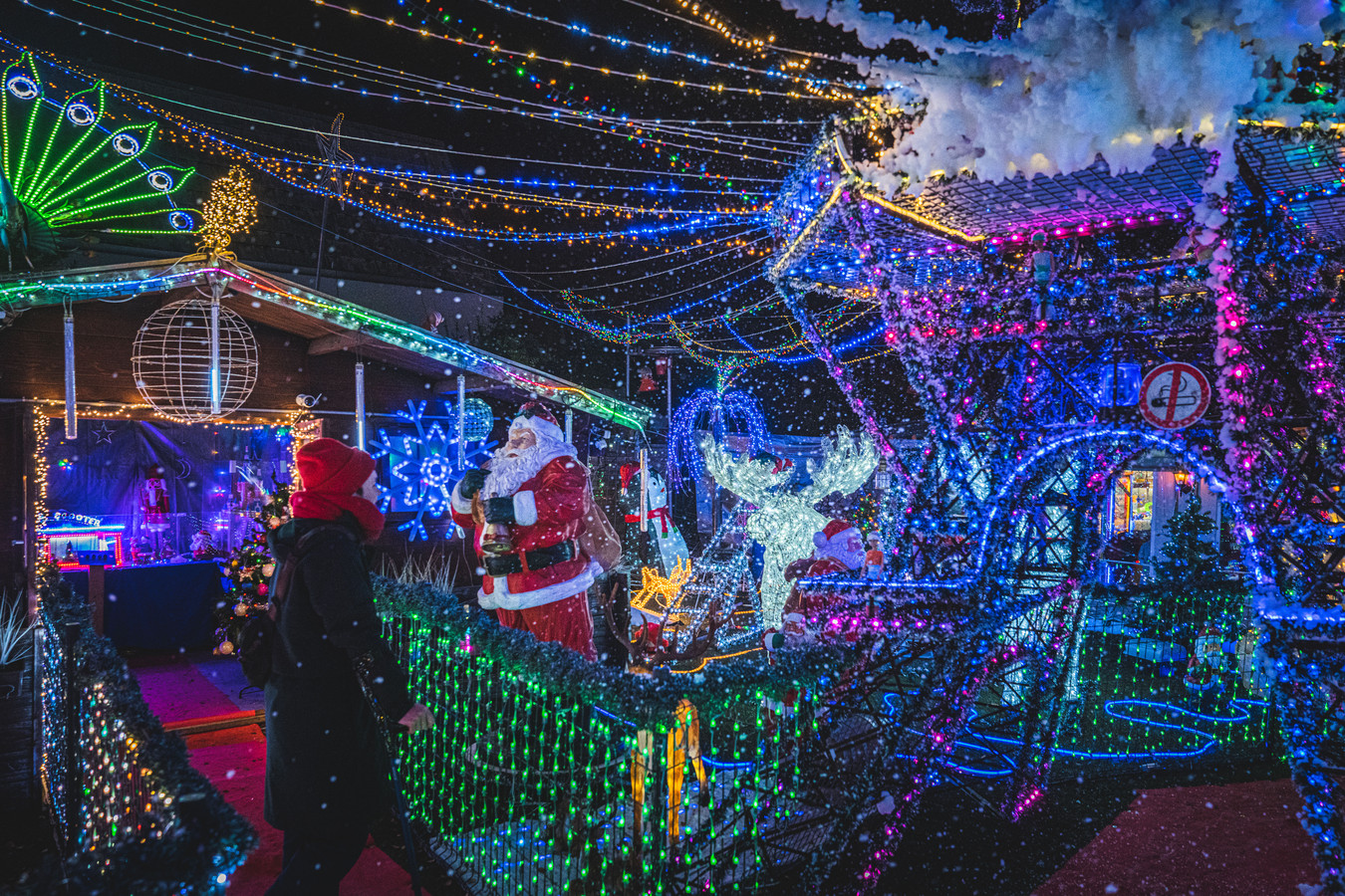 BINNENKIJKEN. Jempi’s Kersthuisje, een extravagant feest voor het oog ...