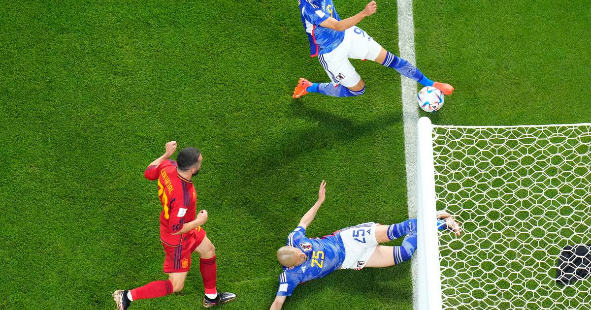 FIFA: ‘Bal was niet uit’, door déze beelden keurde VAR goal Japan goed ...