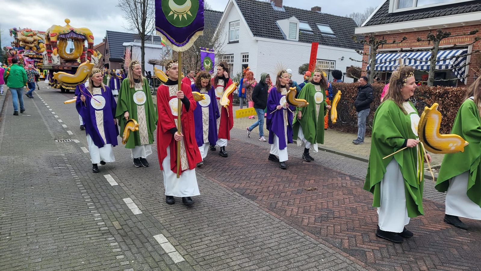Carnavalskaravaan Boemeldonck imponeert en maakt het de jury lastig ...