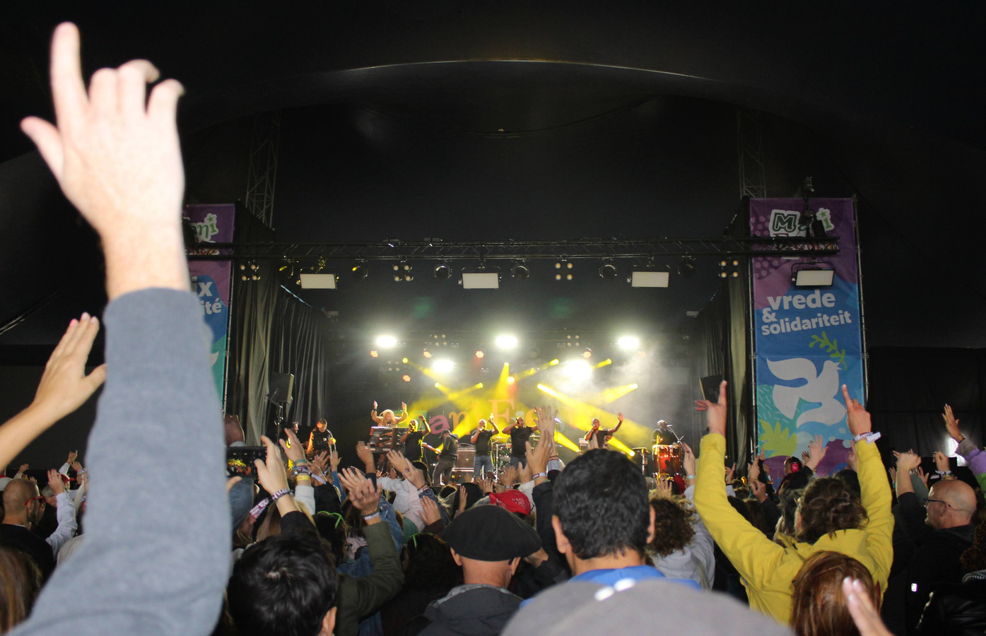 ManiFiesta lokt 14.000 mensen ondanks wisselvallig weer | Foto | hln.be