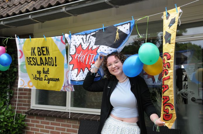 Tranen na verlossende telefoontje voor Eva (16): kanker overwonnen én ...