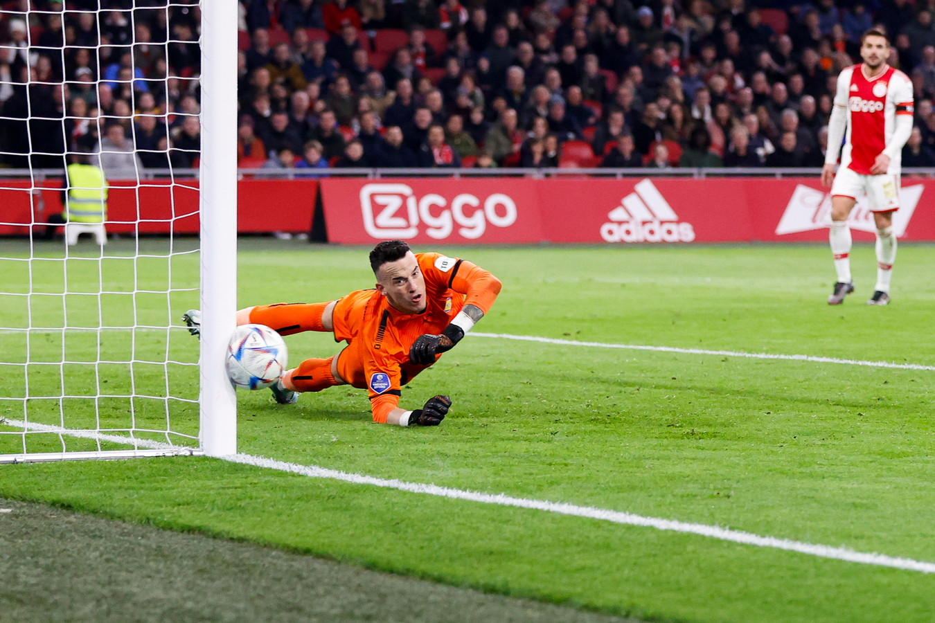 RKC-doelman schrikt van gescheld met kanker na duel met Ajax: 'Ik kan ...