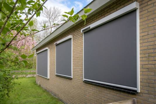 Gebruik de kracht van daglicht met zipscreen op zonne-energie | Branded ...