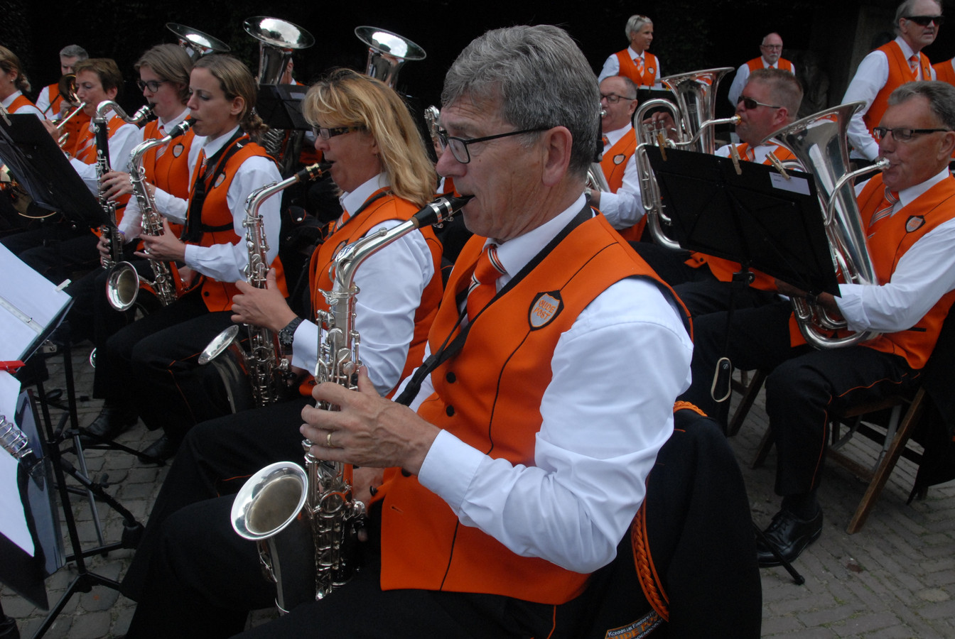 De Gebroeders Trommel nemen in Den Bosch harmonie De Oude Post op ...