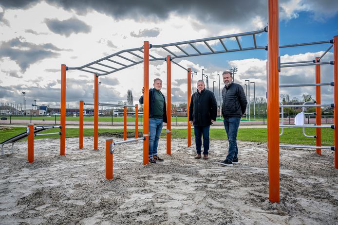 Nieuw toestel op sportcampus maakt krachttraining in openlucht mogelijk ...
