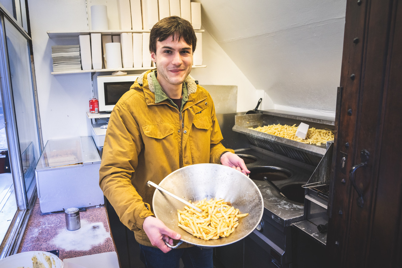 “De stoverijsaus is vermengd met de mayonaise. Het ziet er één groot ...