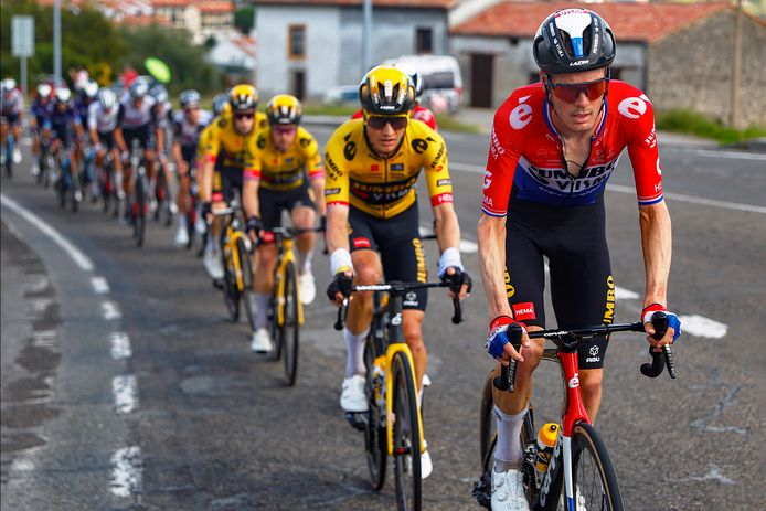 Dylan van Baarle over Jumbo-luxe in Vuelta, mountainbiken met vriendin ...