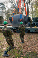 Een 32.000 kilo zware bunker verplaatsen, dat is een fikse klus | Foto ...