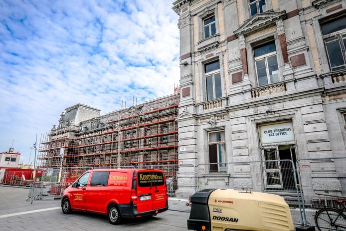 Restauratie gevel en dak Hotel terminus is gestart: “Er komt een private invulling” | Oostende ...
