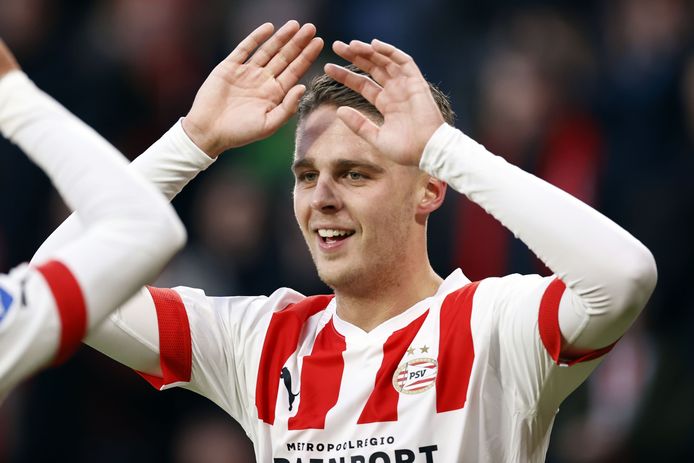 Veerman maakt overtuigende oversteek naar de PSV-basis en Besiktas ...