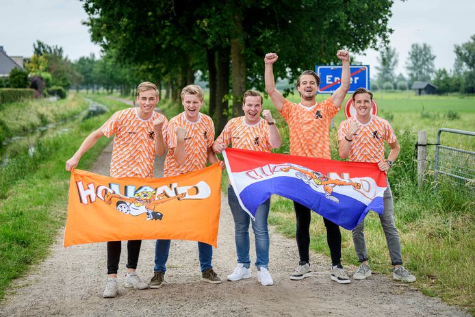 Twentse Oranjefans laten zich door niks afschrikken: ‘Fantastisch ...