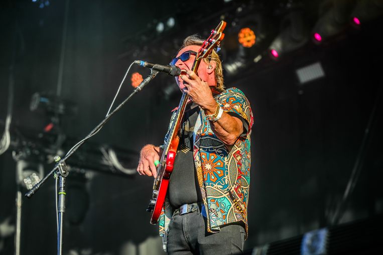 ‘Iemand gooide tijdens een Level 42-concert een doosje op het podium ...