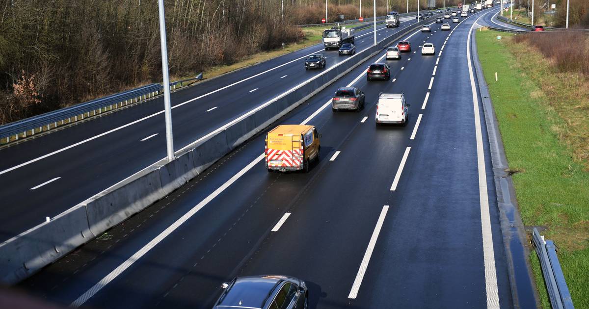 Uur file op E314 richting Brussel door werken aan spitsstrook tussen ... Uur file op E314 richting Brussel door werken aan spitsstrook tussen ...