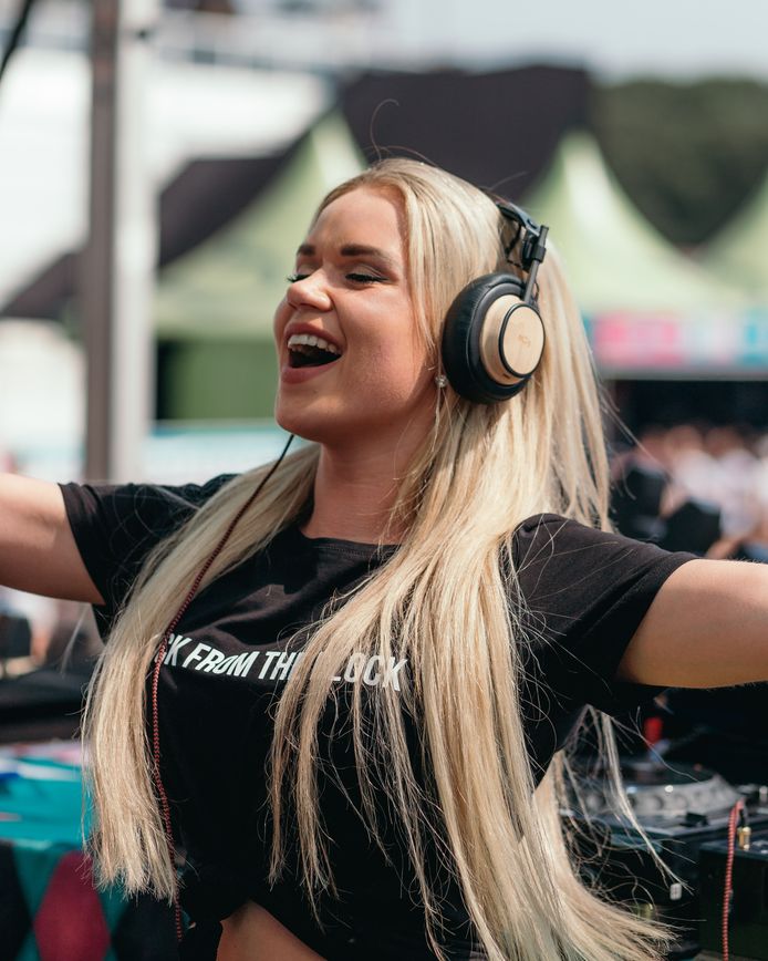 DJ Mandy remixt ‘Instagram’ van Dimitri Vegas en Like Mike en dat kan ...