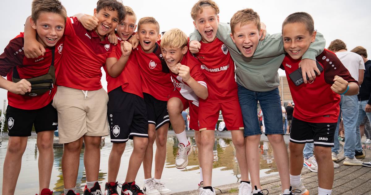 IN BEELD. Rood-witte invasie: Bosuil neemt heel Kinepolis over voor ...