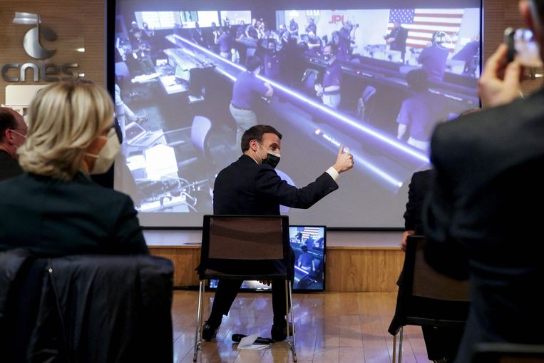 Verkenningsrobot Perseverance stuurt eerste foto’s van Mars