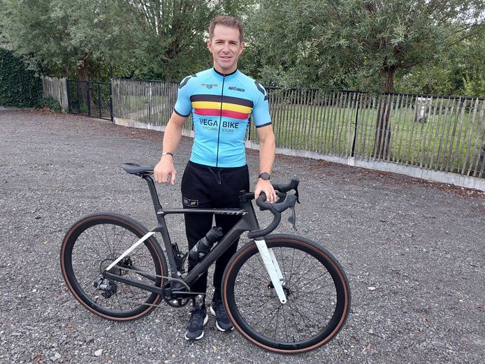 Leerkracht Bart (42) verdedigt Belgische eer op eerste WK gravelrace ...