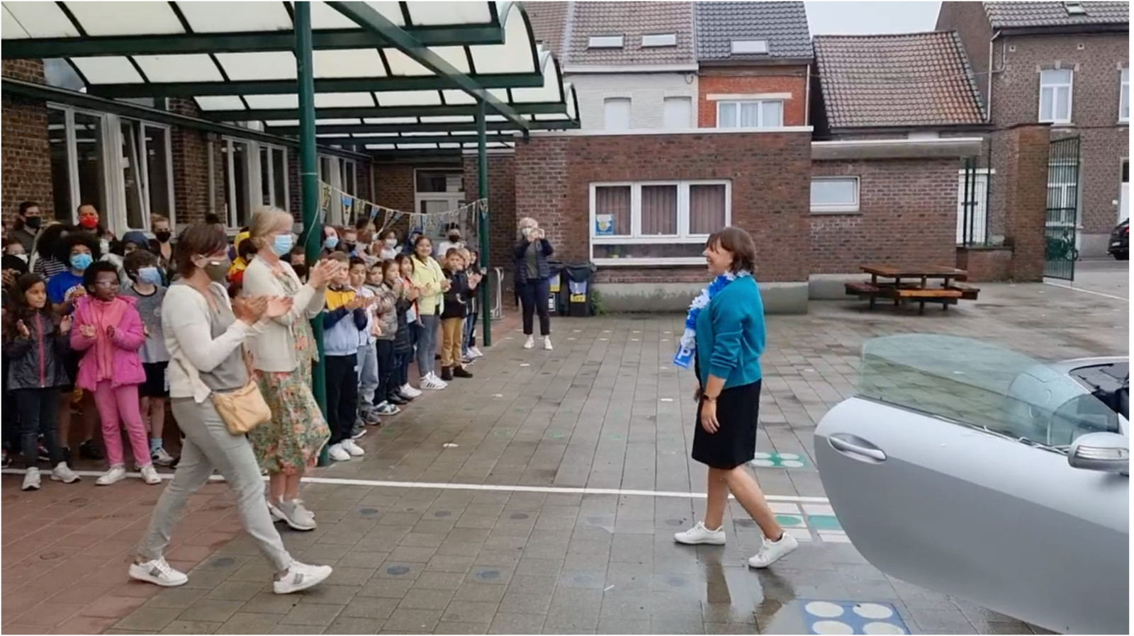 Wegwijzer neemt na 38 jaar afscheid van jarige juf Greet (62): “Start ...