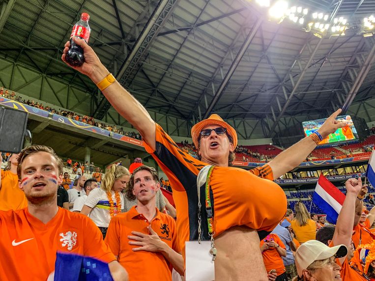 Oranje-fan Harry vindt ophef over zijn gratis reis naar WK Qatar ‘een beetje hypocriet’