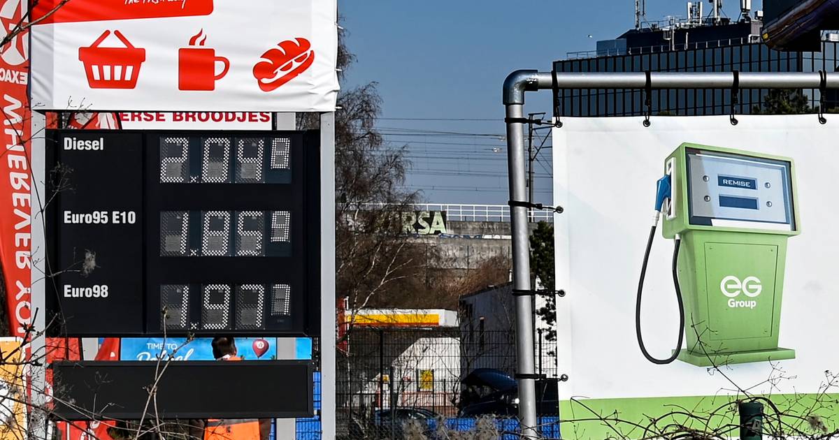 Benzineprijzen gaan al voor vierde keer in één maand omhoog: hier kan ...