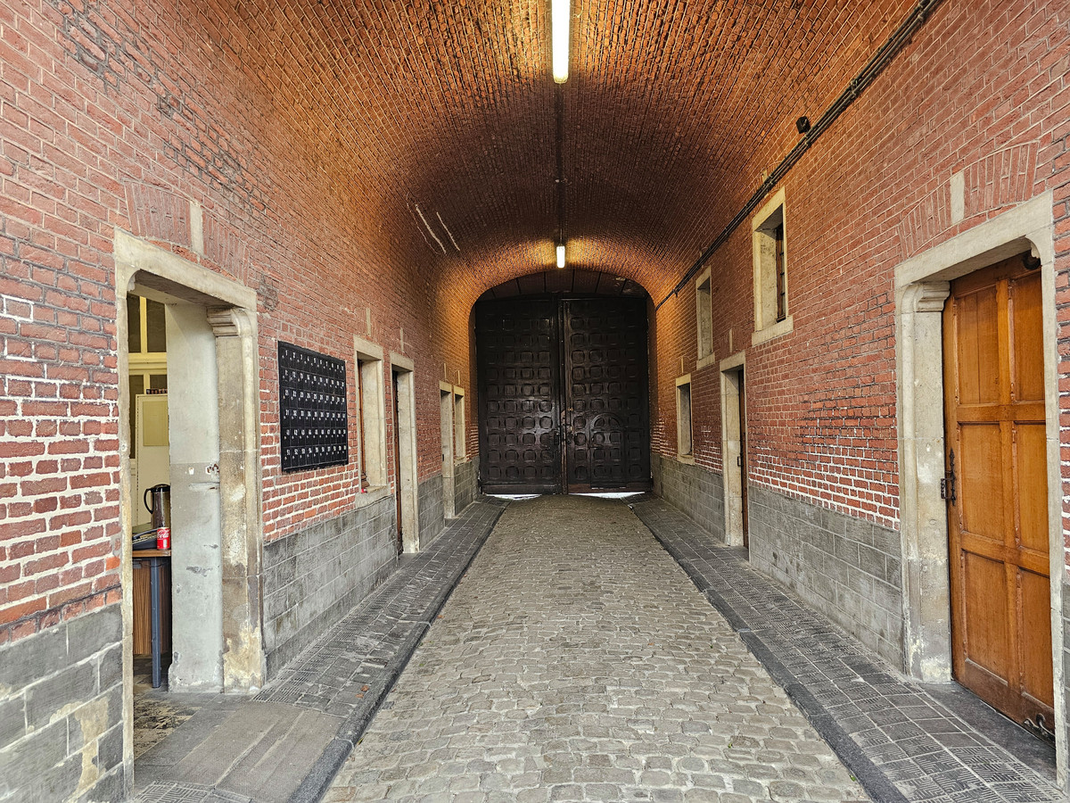 Minister Van Tigchelt bezoekt gevangenis Hoogstraten: “Veel respect ...