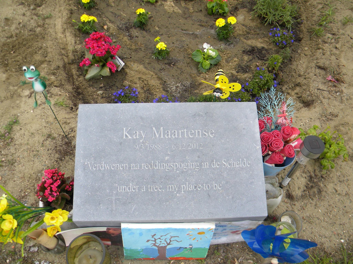 Stille weldoeners verzorgen steen van de al elf jaar vermiste Kay ...