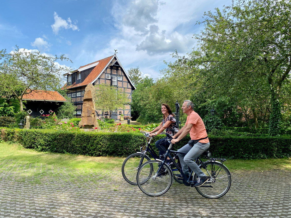 Valpartij tijdens ‘Tour de Truus’ in Beuningen: ‘Ik wilde even kijken ...