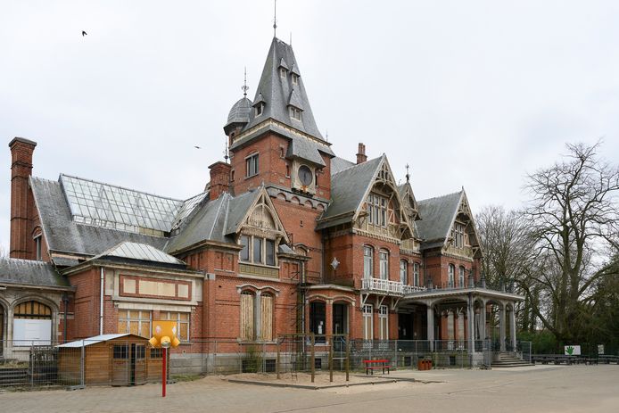 Restauratie van Pharazijnshof start in april: “Monument met grote emotionele waarde” | Kapellen ...