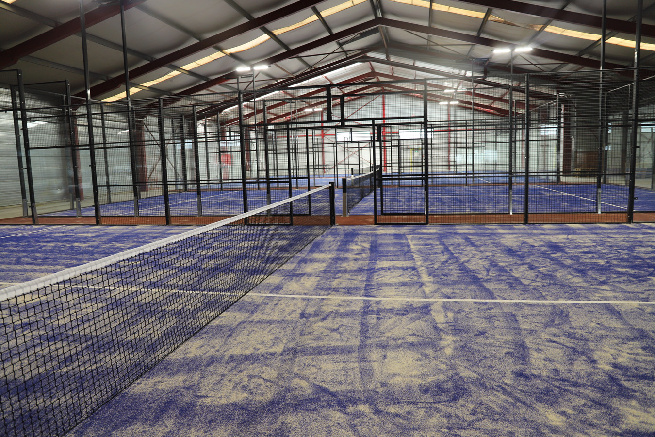 Indoor padellen kan vanaf juli in voormalige houtzagerij van Royer ...