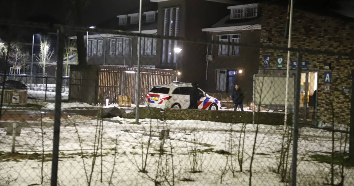 Ruzie azc Grave ontaardt in steekpartij: Bewoner (40) raakt gewond aan ...
