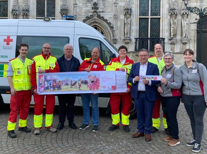 Brugge hoopt 4.000 Rode Kruis-pleisters te verkopen | Brugge | hln.be