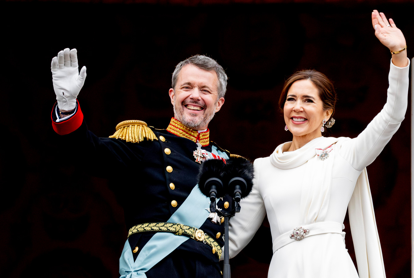 Eerste officiële portretten Deense koning Frederik en koningin Mary ... Eerste officiële portretten Deense koning Frederik en koningin Mary ...