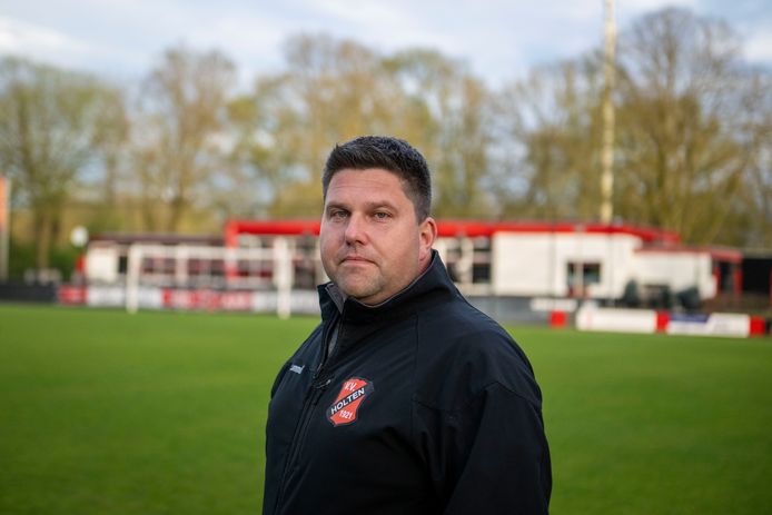 Holten-trainer Van Dellen wilde het rustiger aan doen, maar staat door ...