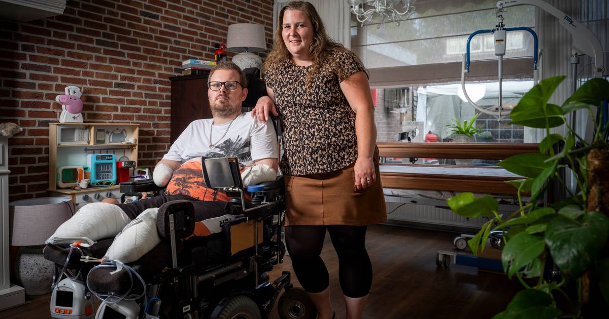 Kees (34) uit Nunspeet verloor binnen no-time zijn handen én voeten: ‘Ik laat alleen tranen van ...