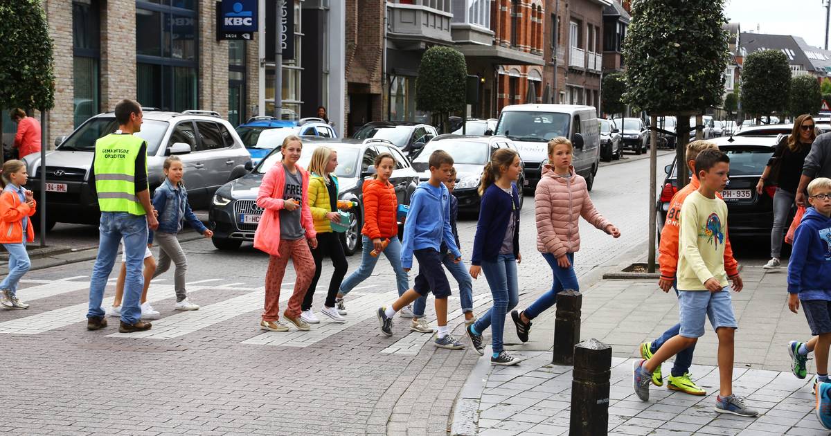 Agent moet dagelijks verkeer in goede banen leiden | Regio | hln.be