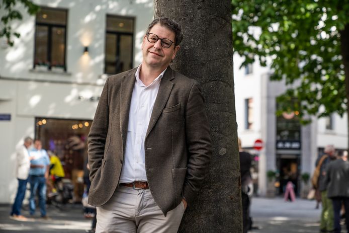 Uitspraken van Tom Meeuws over “derderangspolitici” vallen slecht bij ...