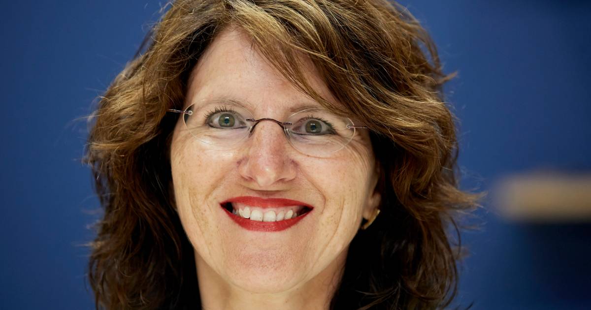 Peter Hennephof volgt Annet Bertram op als gemeentesecretaris | Den ...