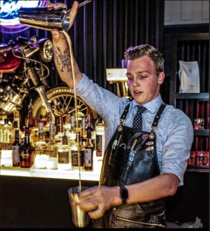 Soester Bryan Kuijer (19) is op zes na de beste bartender van de wereld ...