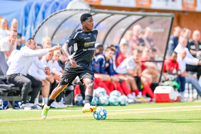 Wereldreiziger Leroy George speelde ooit voor FC Utrecht, nu voor GVVV ...